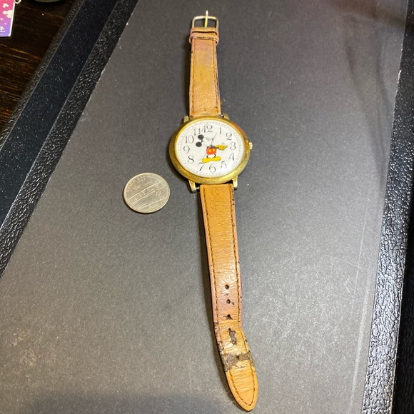 Disney | Accessories | Disney Mickey Mouse Watch Crack On Face Wear On ...